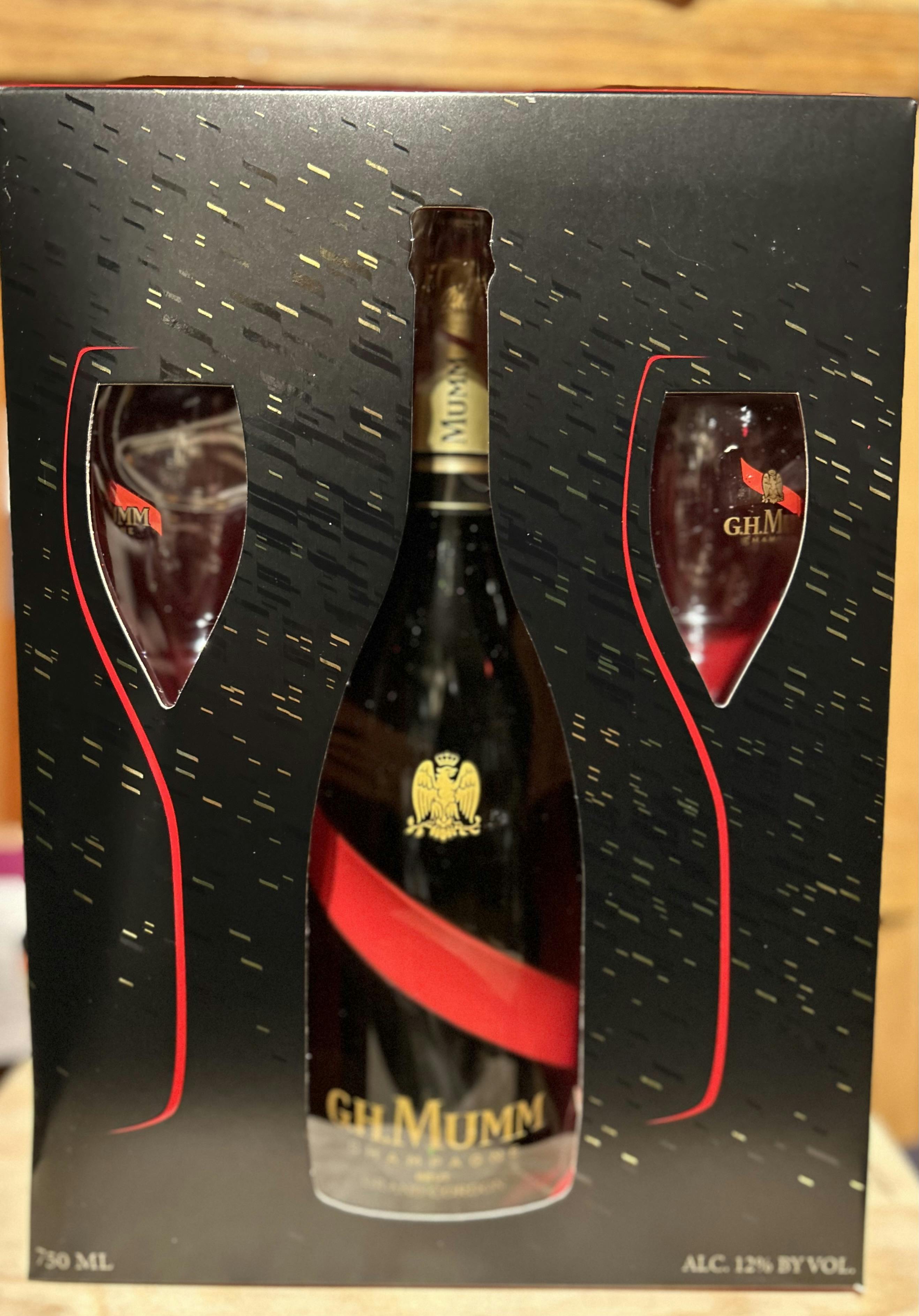 G. H. Mumm & Cie. Grand Cordon Gift Set with 2 Champagne Flutes 750ml ...